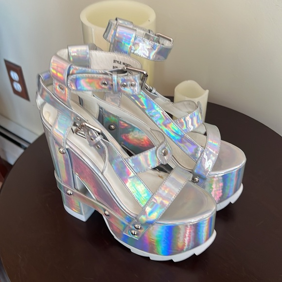 YRU | Shoes | Yru Nightcall Platform Heels 6 Holographic Excellent ...
